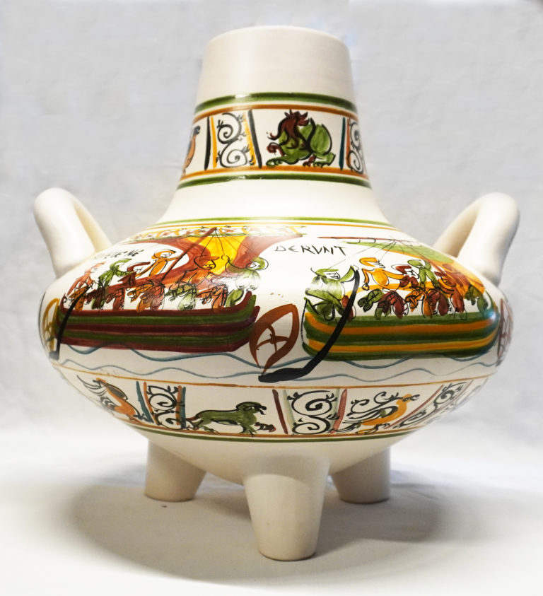 Vase en faïence décor tapisserie de Bayeux ~1960 - ANTIQU'ART
